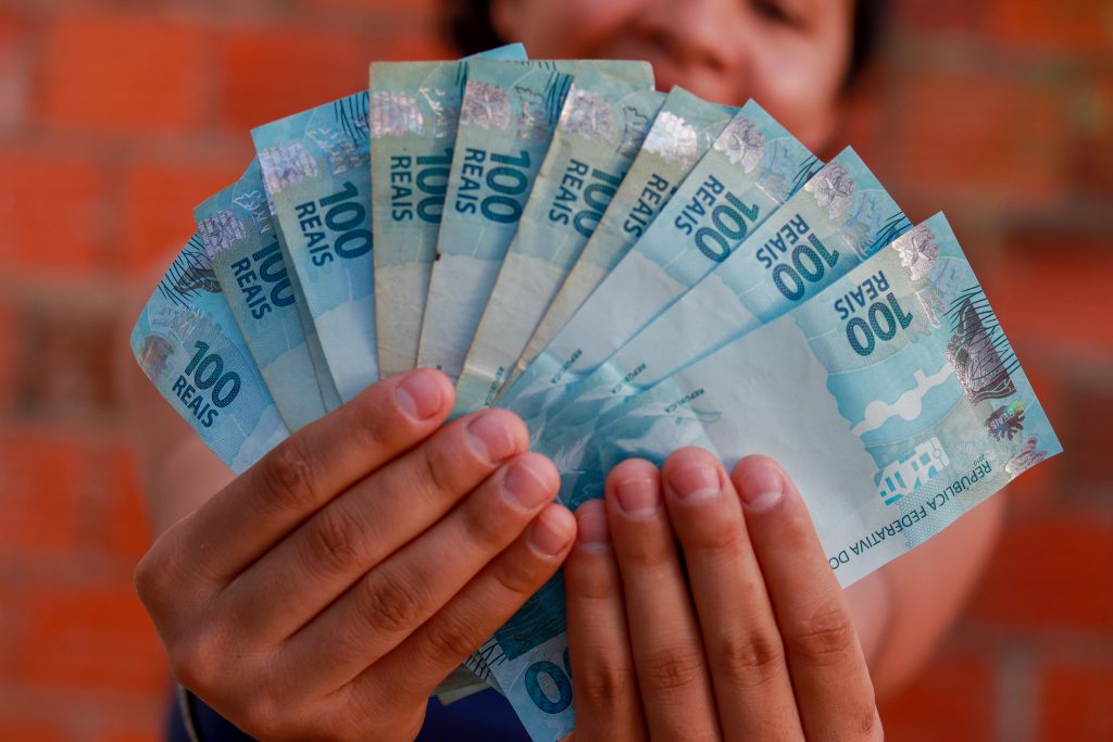 R$ 5.000,00: seu CPF está na lista do governo para receber HOJE (4)? Entenda - Bolsa Família